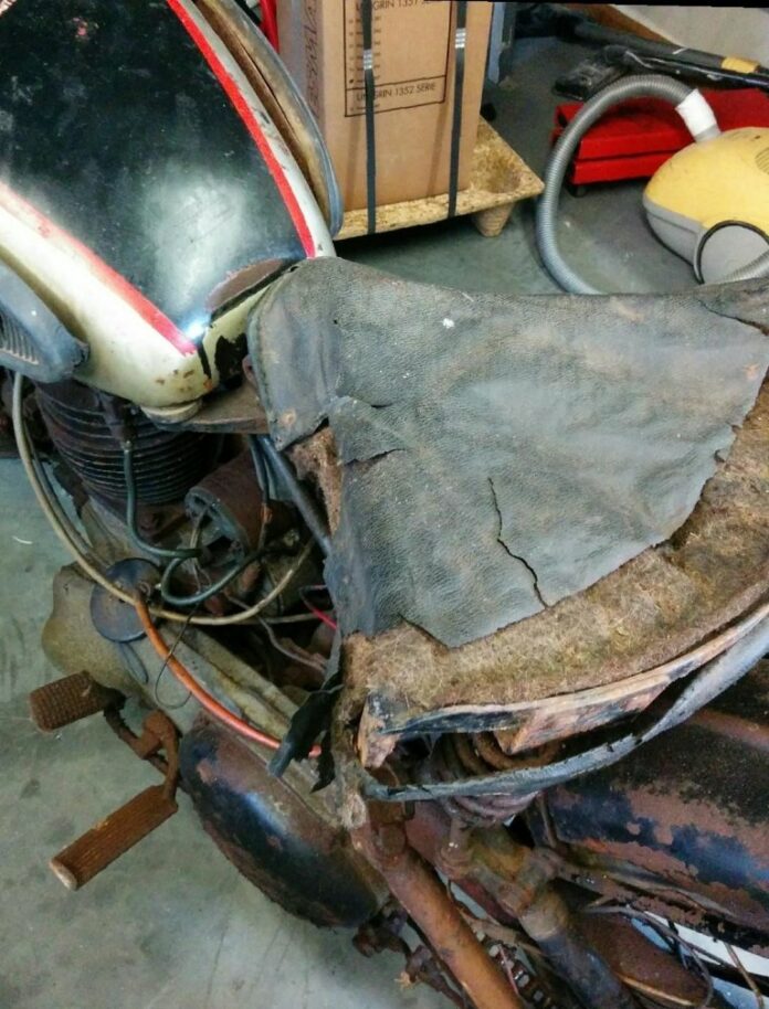 Ariel - Barn find herstellen naar origineel - Bikerbook